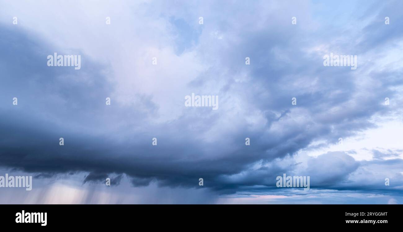 Cloudy sky with gloomy rain clouds Stock Photo - Alamy
