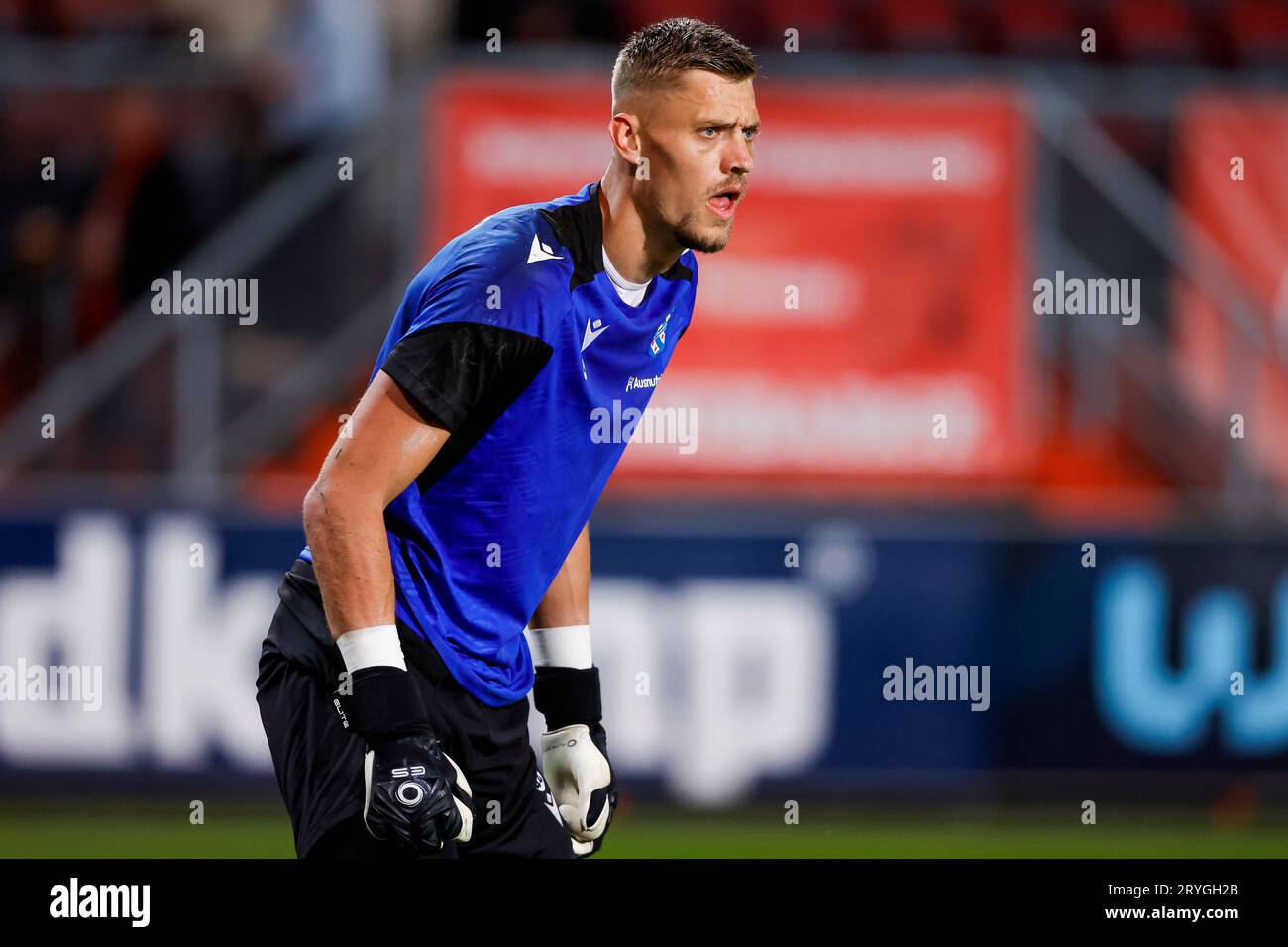 ENSCHEDE, NETHERLANDS - SEPTEMBER 30: Goalkeeper Andries Noppert (SC ...