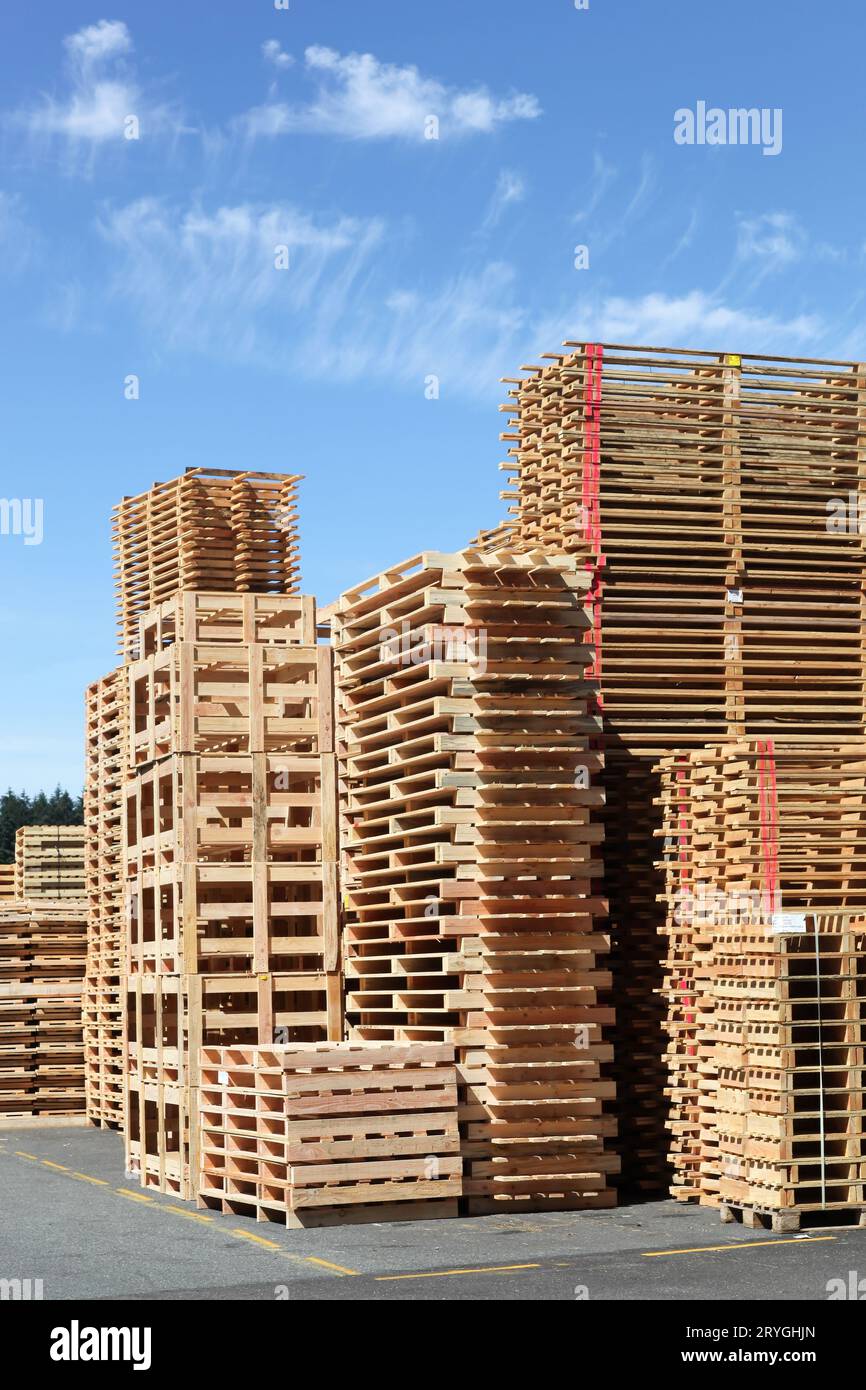 Stacked wooden pallets hi-res stock photography and images - Alamy