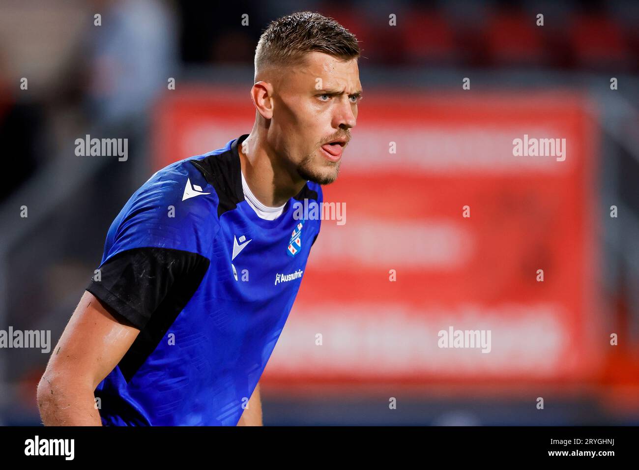 ENSCHEDE, NETHERLANDS - SEPTEMBER 30: Goalkeeper Andries Noppert (SC ...