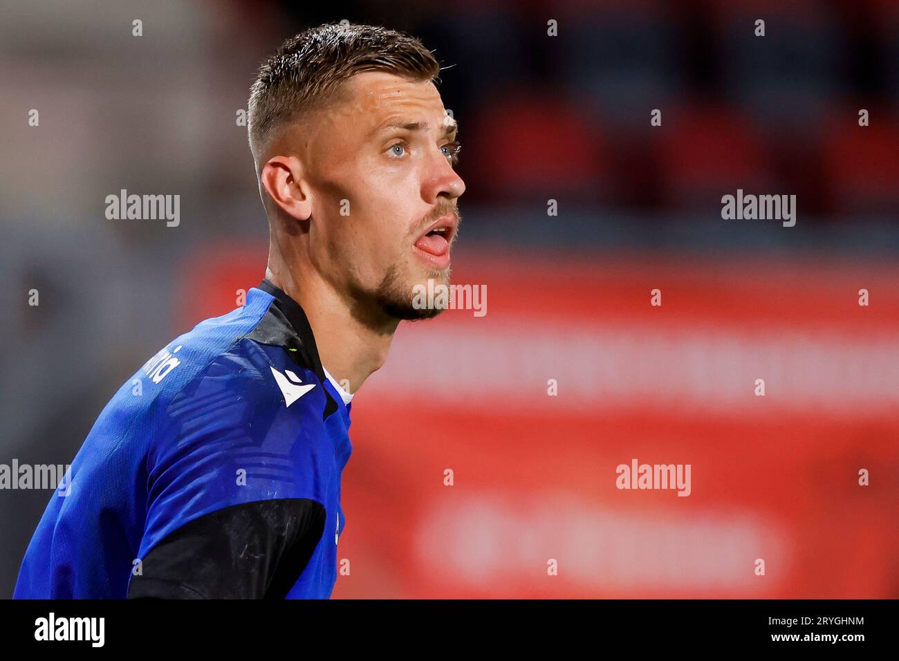 ENSCHEDE, NETHERLANDS - SEPTEMBER 30: Goalkeeper Andries Noppert (SC ...