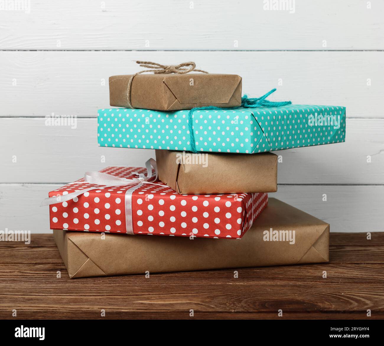Prepare gifts hi-res stock photography and images - Alamy