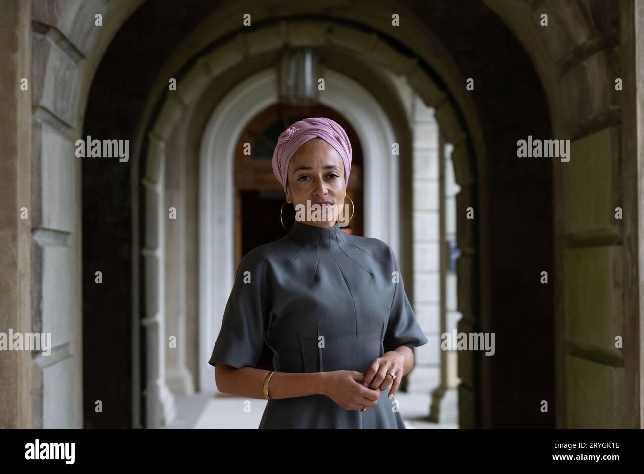 White teeth zadie smith hi-res stock photography and images - Alamy