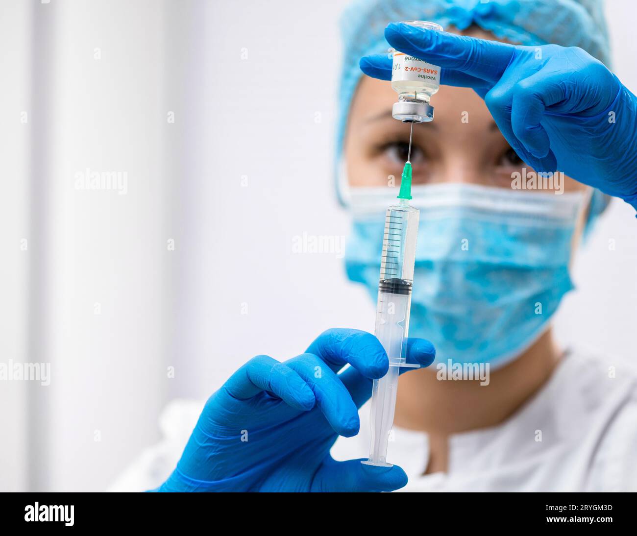 Intravenous injection preparation hi-res stock photography and images ...