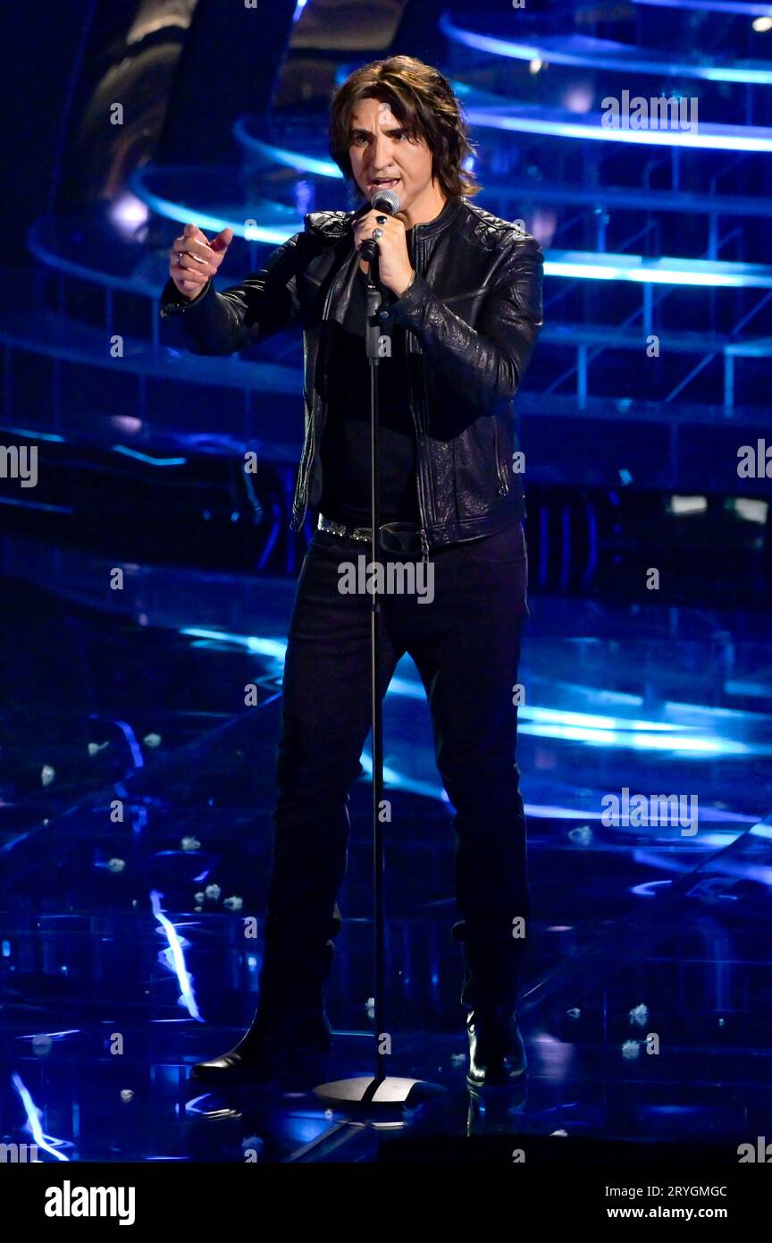 Alex Belli in der Rai Musiksendung 'Tale e Quale Show' in den Fabrizio ...