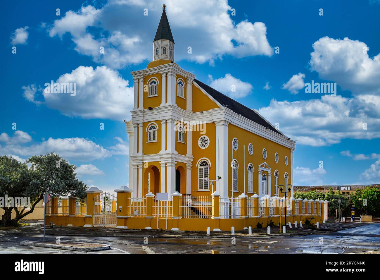 A view of a yellow church in Willemstad on Curacao Stock Photo - Alamy