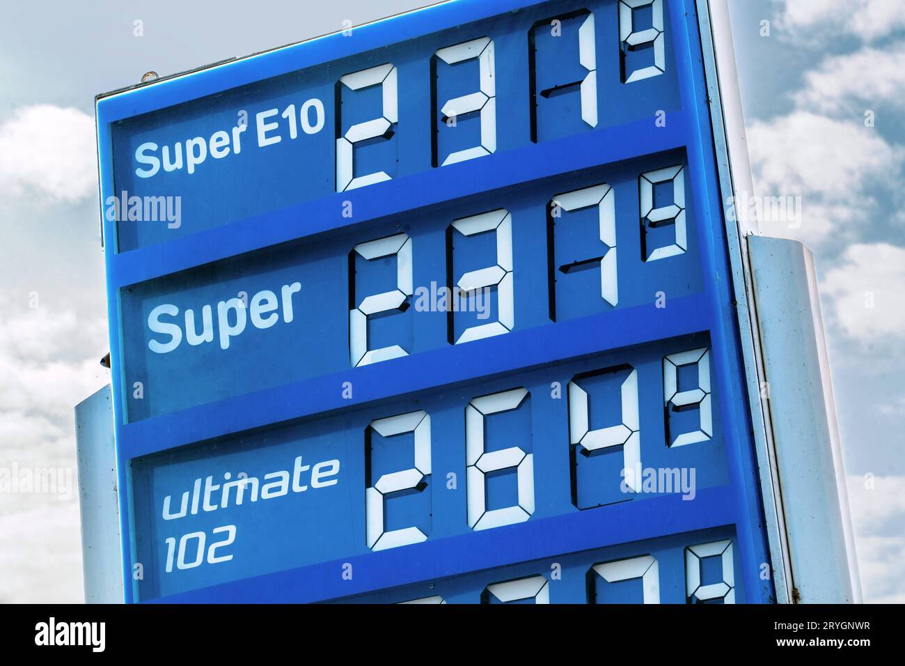 Hohe Benzinpreise an einer Autobahntankstelle, Aurach, 30.09.2023 ...