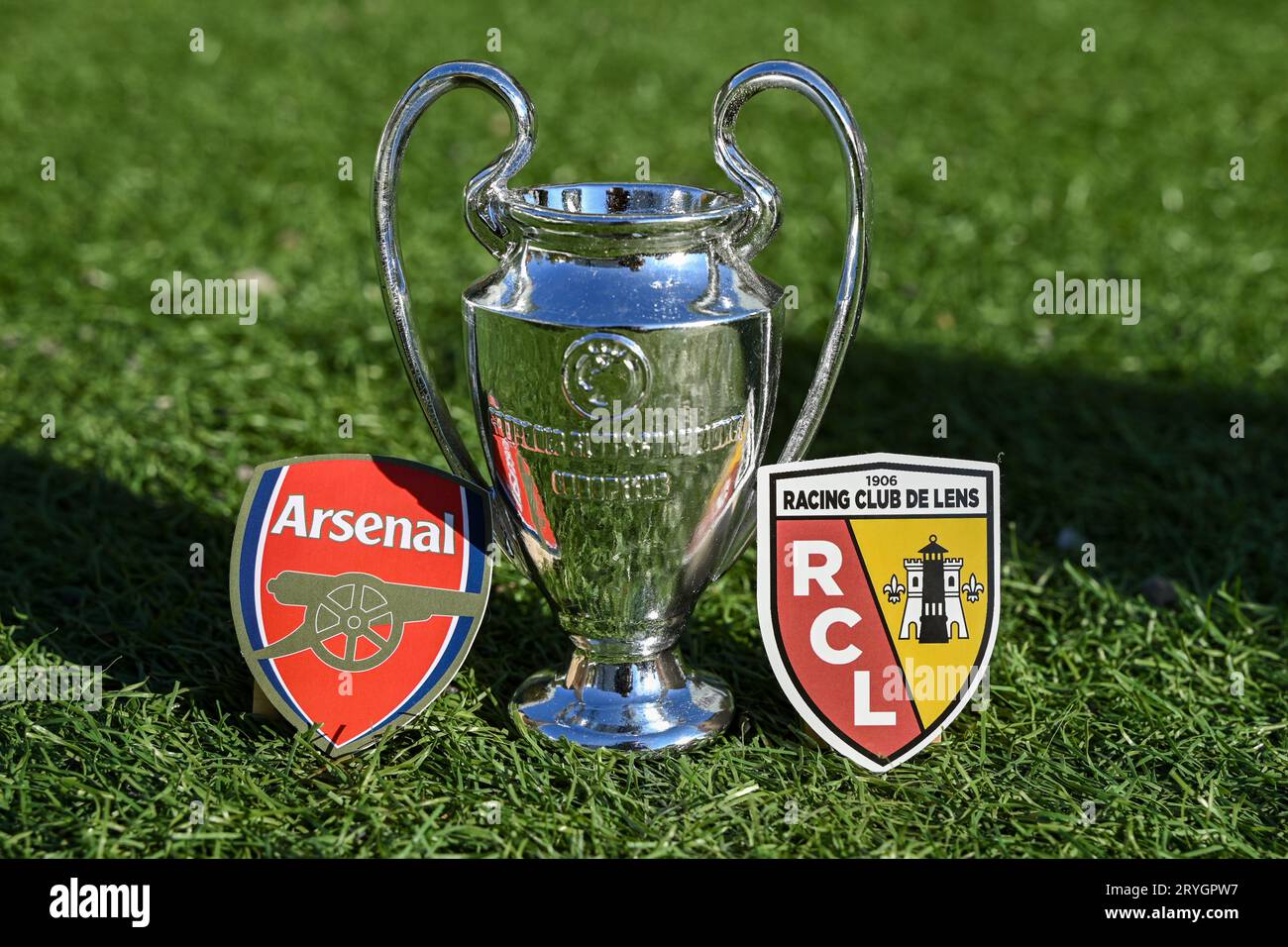 Arsenal rc lens emblems hi-res stock photography and images - Alamy