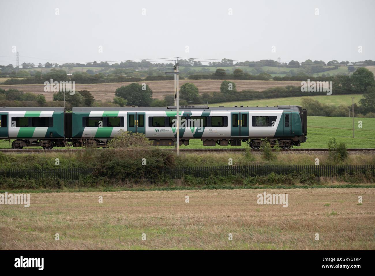London northwestern 350 class train hi-res stock photography and images ...