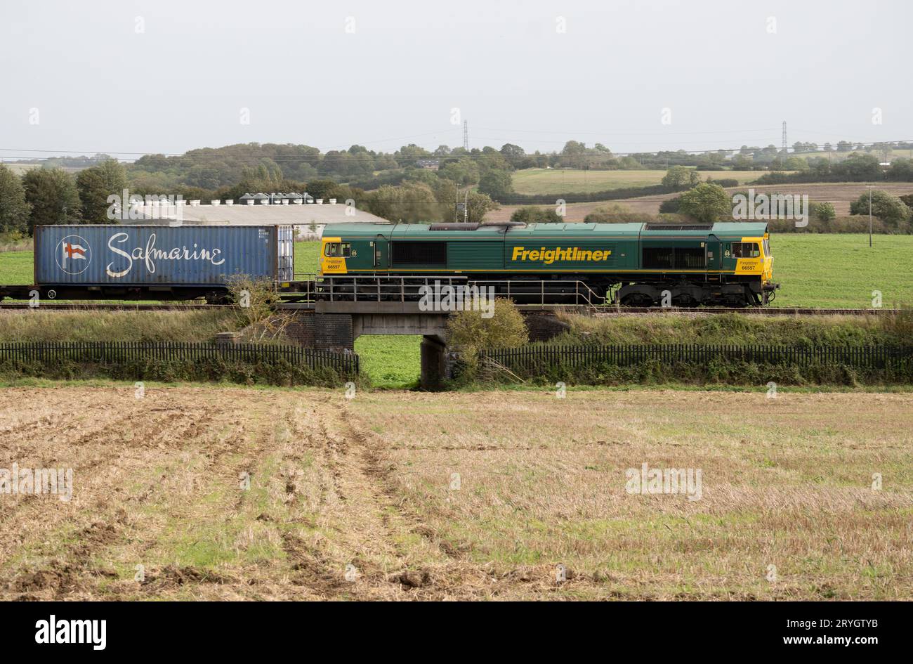 Class 66 diesel locomotive No. 66557 pulling a freightliner train on ...