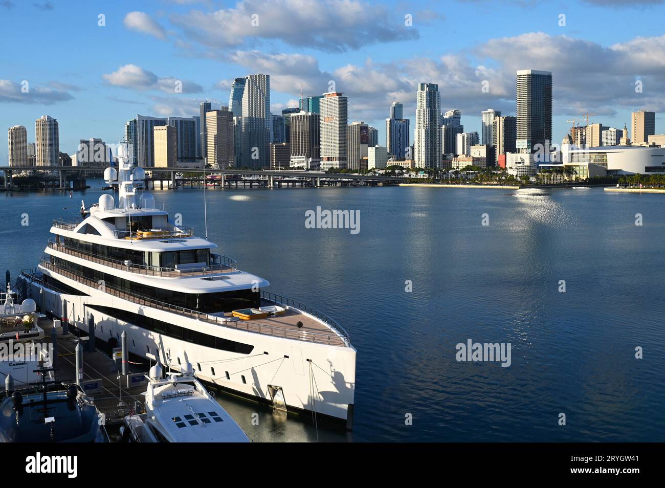 USA. FLORIDA. MIAMI. YACHTS ANCHORED AT THE HARBOUR OF ISLAND GARDENS ...