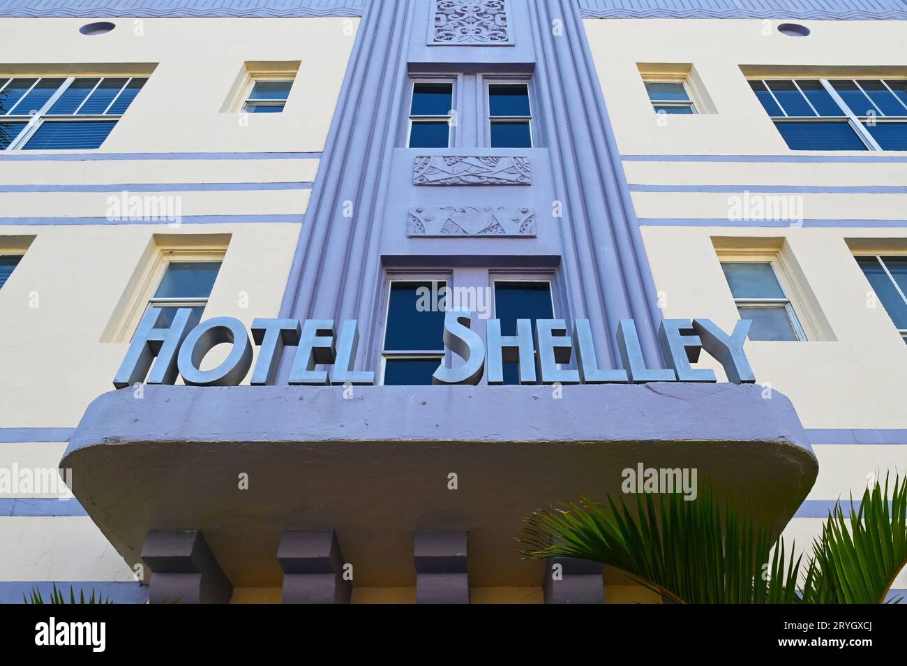 USA. FLORIDA. MIAMI. THE ART DECO HOTEL SHELLEY ON OCEAN DRIVE Stock ...