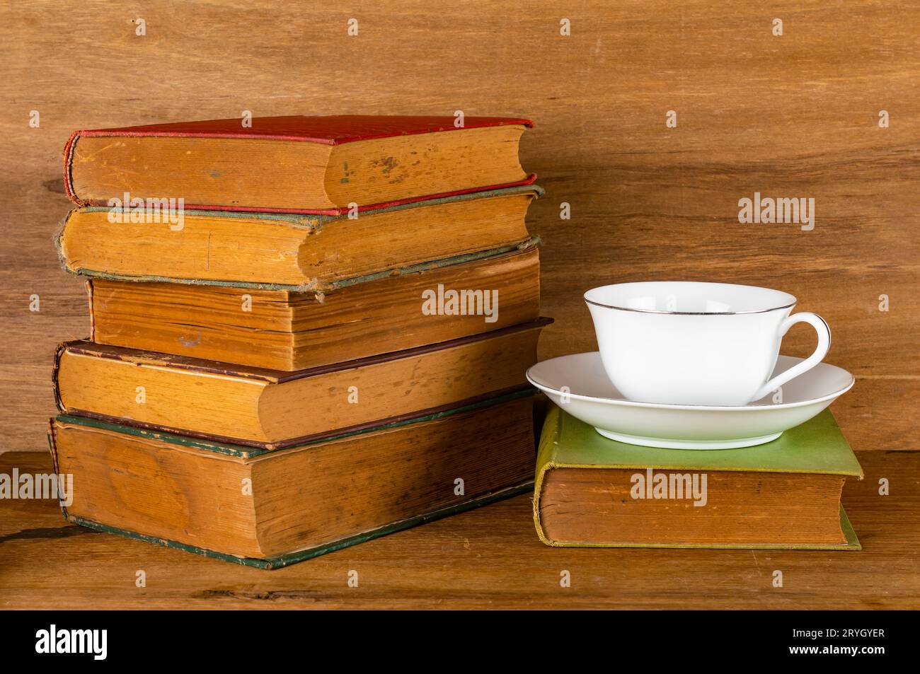 Pile old books table hi-res stock photography and images - Alamy