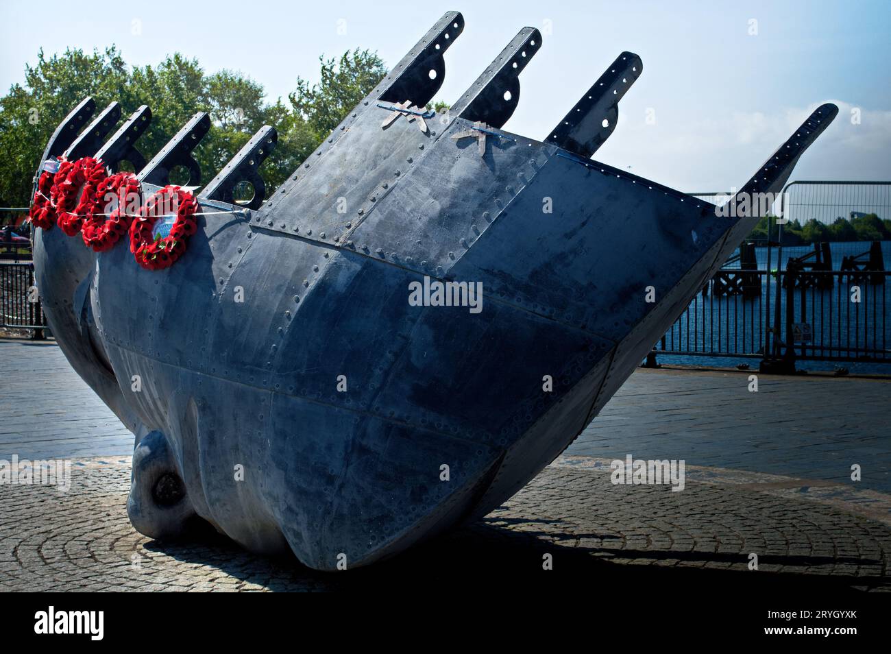 Cardiff bay face merchant memorial hi-res stock photography and images ...