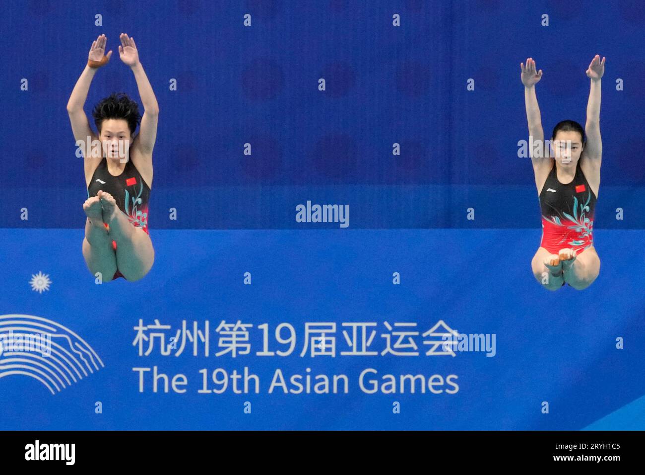 China's Chen Yiwen and Chang Yani compete during the women's ...