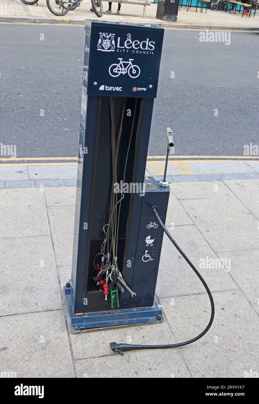 Roadside cycle maintenance station, Leeds Stock Photo - Alamy