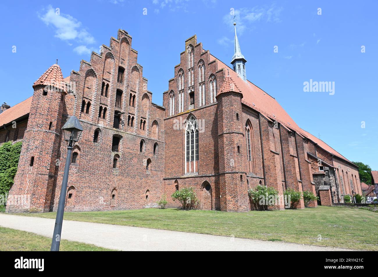 Gothic brick arch hi-res stock photography and images - Alamy