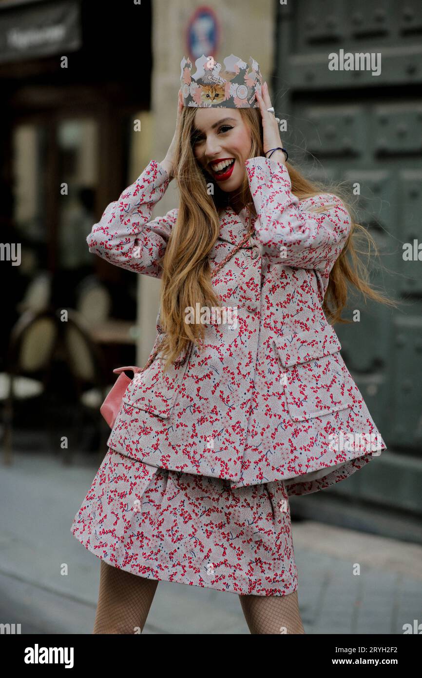 Paris, France. 01st Oct, 2023. Street style, Audrey Freeman arriving at ...