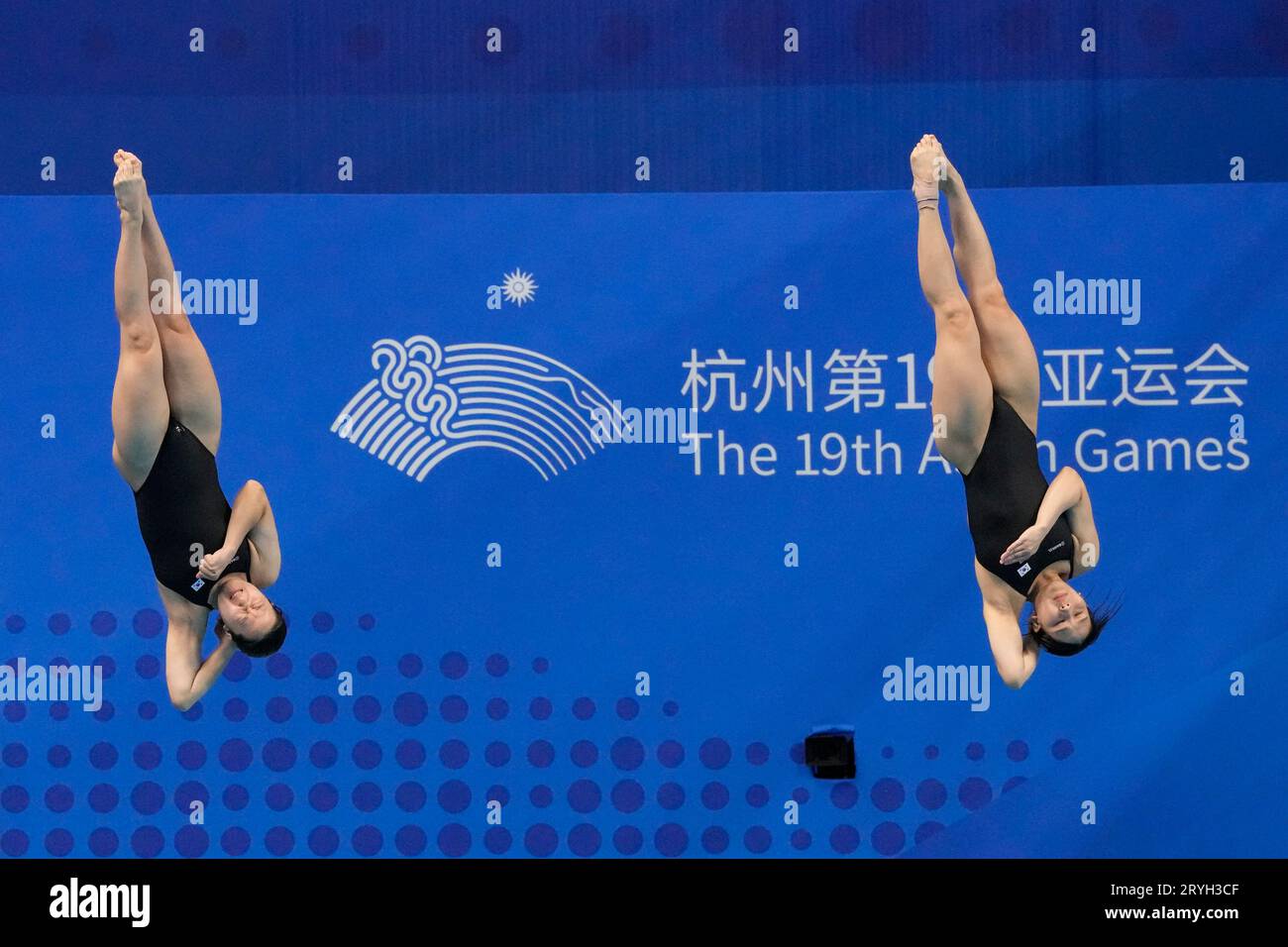 South Korea's Hareum Park and Suji Kim compete during the women's ...
