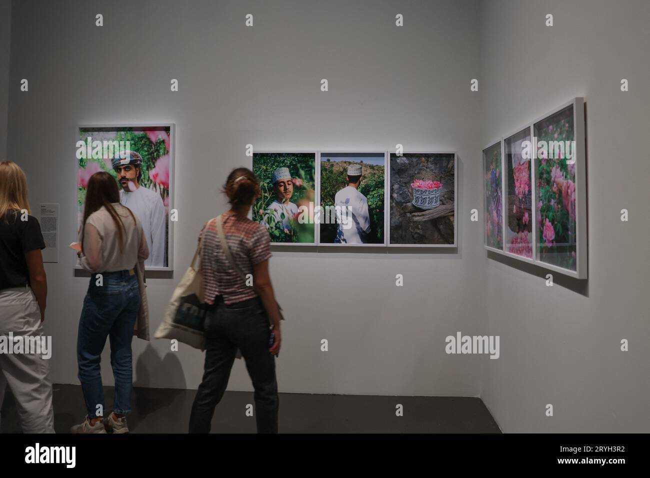 Paris, France. 01st Oct, 2023. Visitors in front of the work of the ...