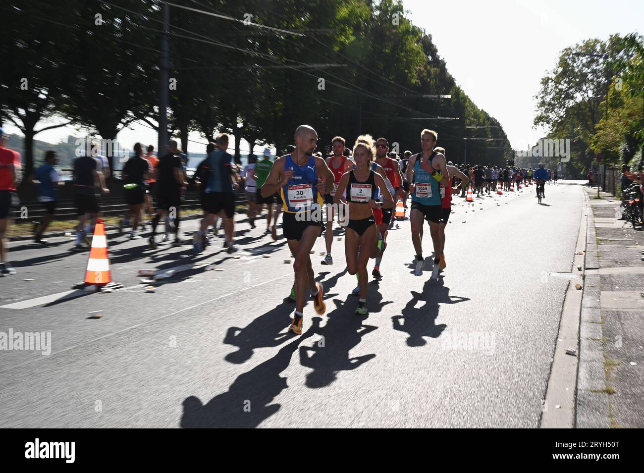 Läuferin Esther Jacobitz Startnummer 2 auf der Strecke des Generali ...