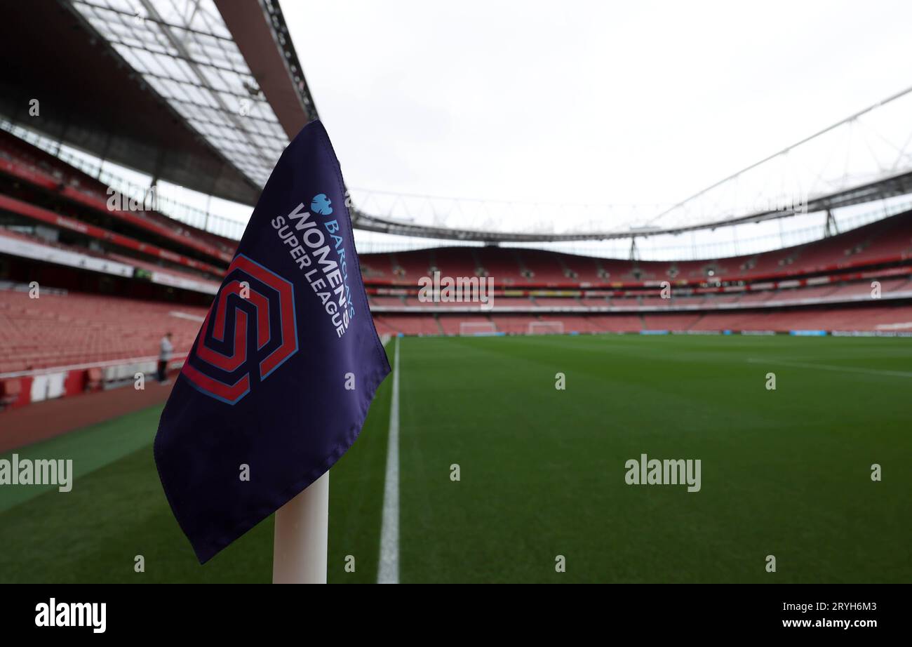 Emirates stadium corner flag hi-res stock photography and images - Alamy