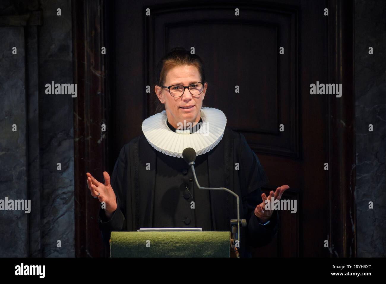 Hamburg, Germany. 01st Oct, 2023. Pastor Julia Atze speaks to those ...