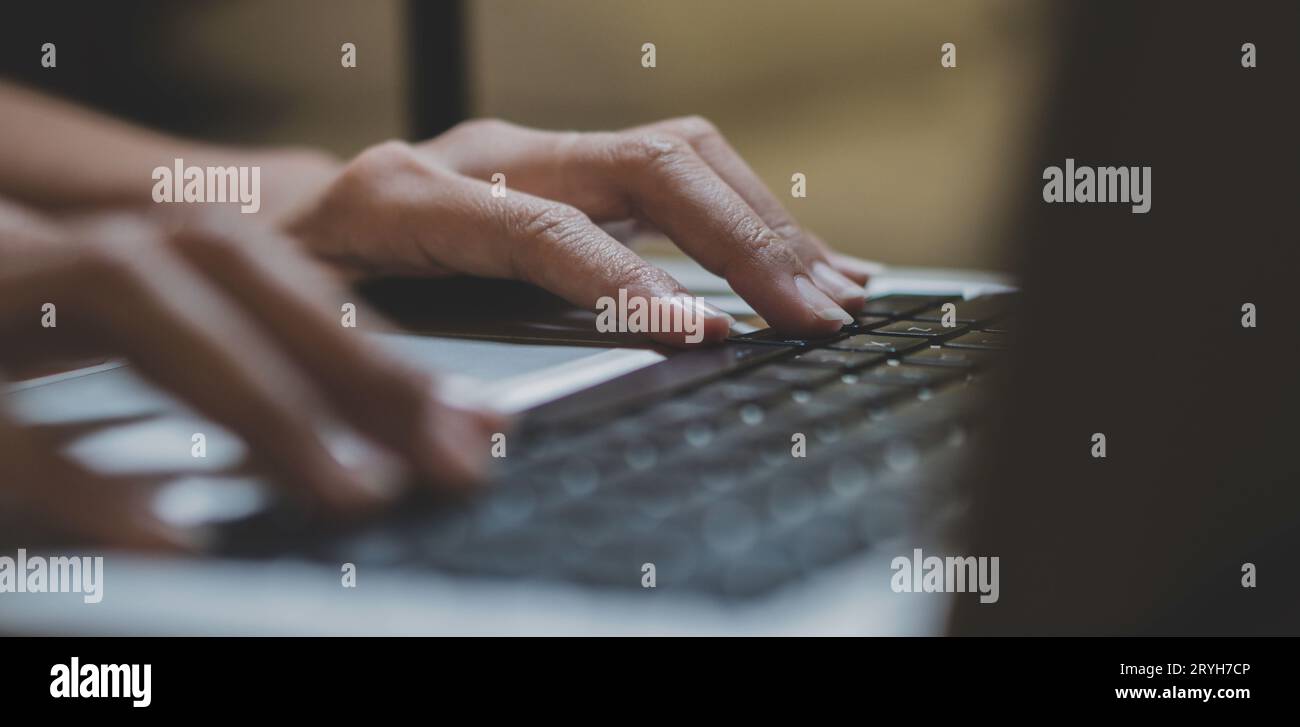 Close up wireless modern laptop hi-res stock photography and images - Alamy