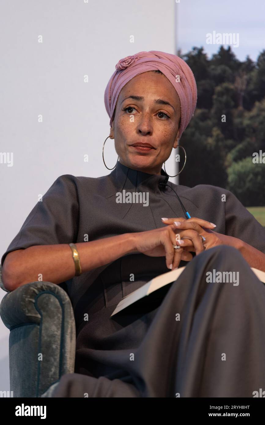White teeth zadie smith hi-res stock photography and images - Alamy