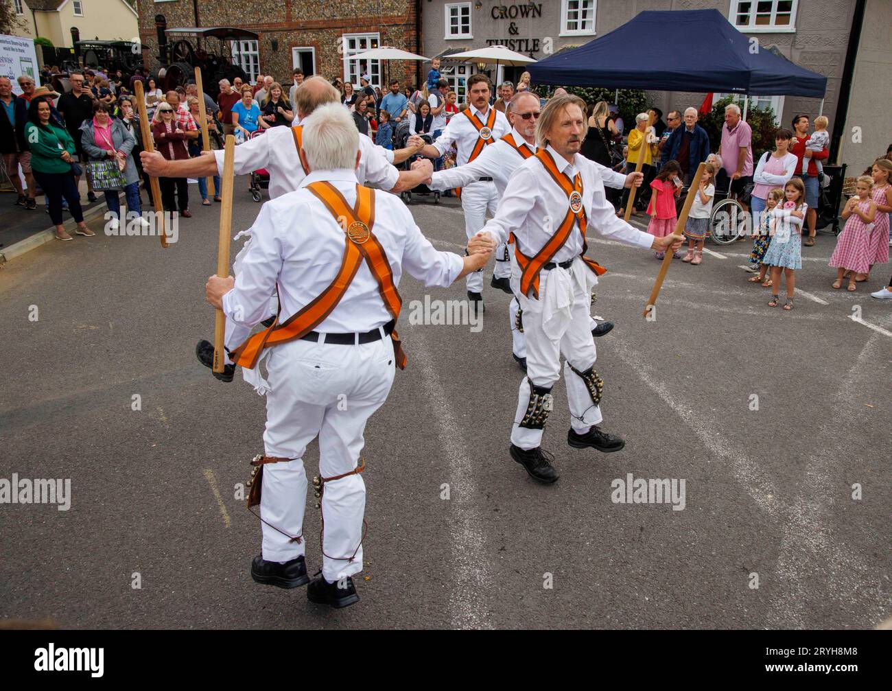 Crown and thistle great chesterford hi-res stock photography and images ...