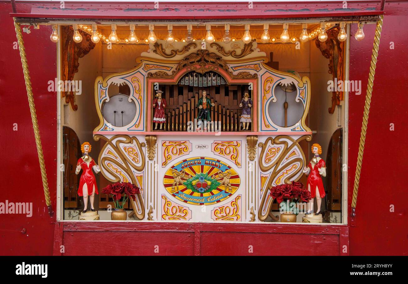 A street organ at the Great Chesterford steam up and American Classic ...
