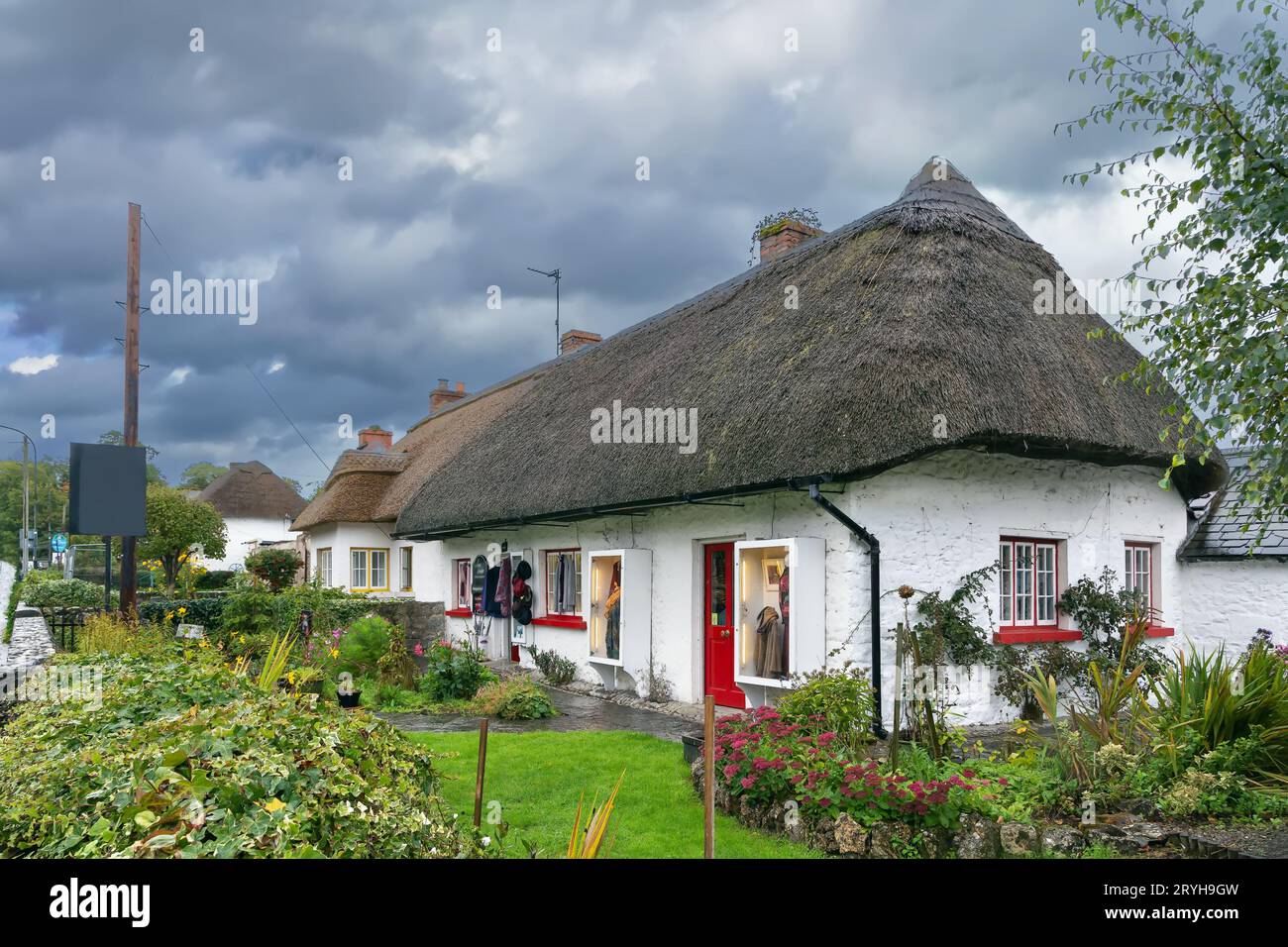 Adare cottage hi-res stock photography and images - Alamy