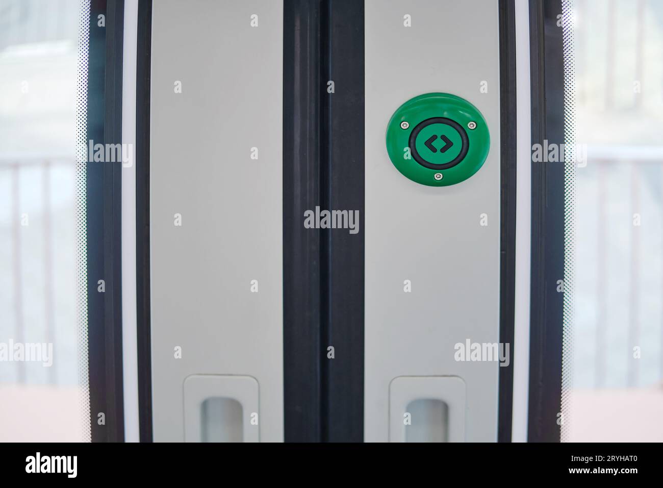 Open train door handle hi-res stock photography and images - Alamy