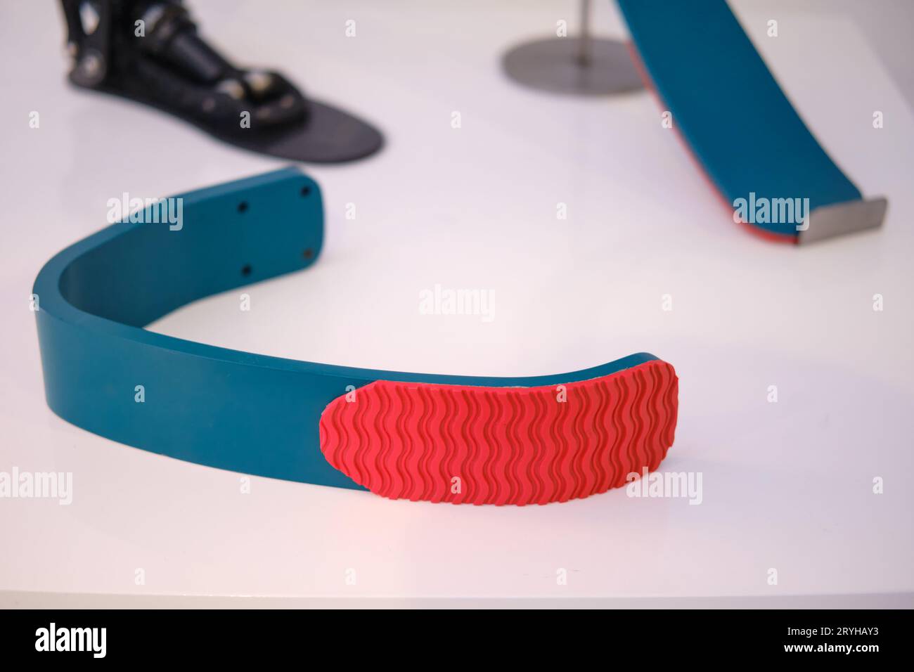 The person with a leg disability was able to walk again thanks to the ...