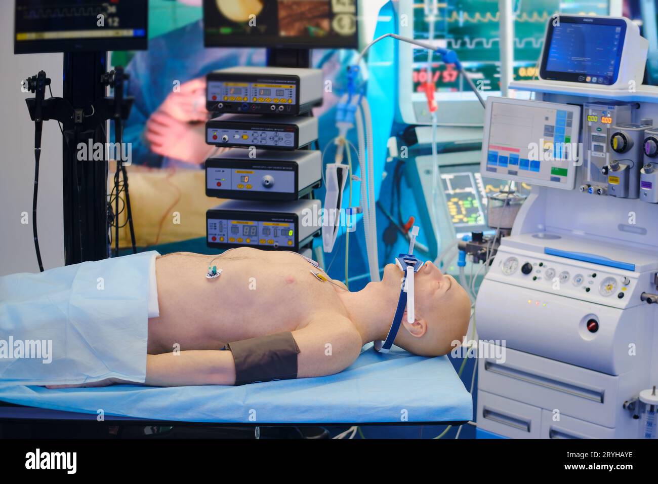 Operating room in modern hospital with a training dummy Stock Photo - Alamy