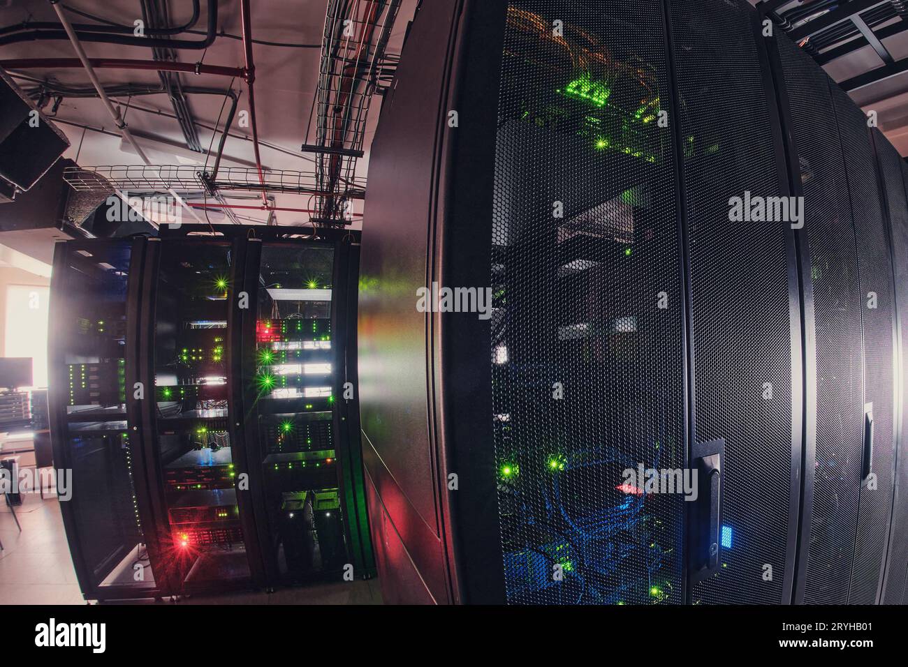 Datacenters hi-res stock photography and images - Alamy