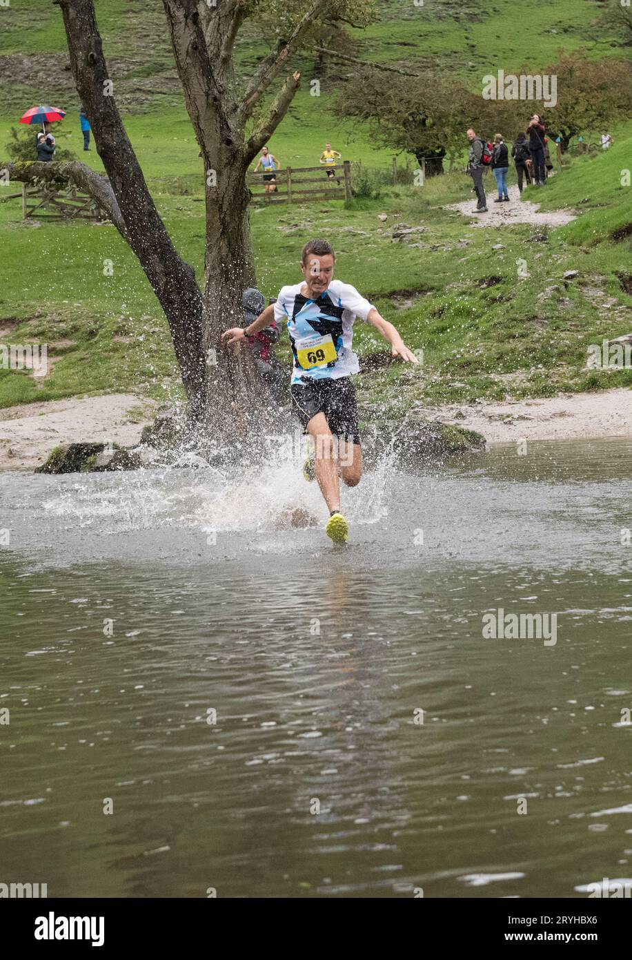 Cross with dove hi-res stock photography and images - Alamy