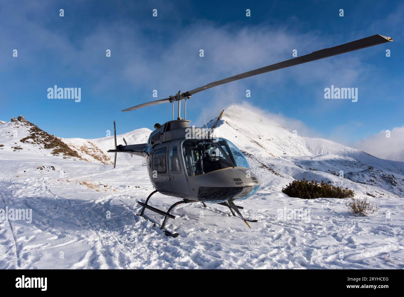 Helicopter rescue snow hi-res stock photography and images - Alamy
