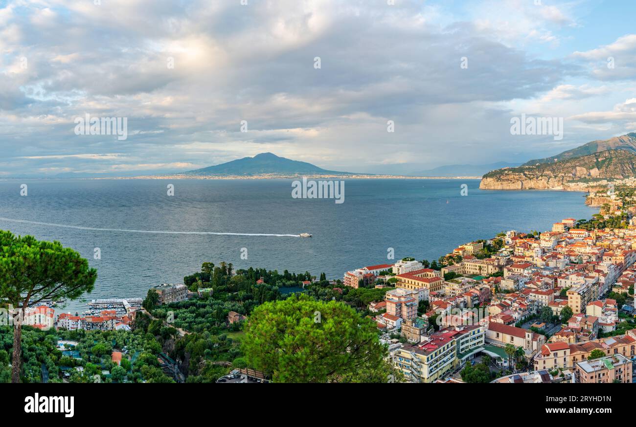 Picturesque mount vesuvius hi-res stock photography and images - Alamy