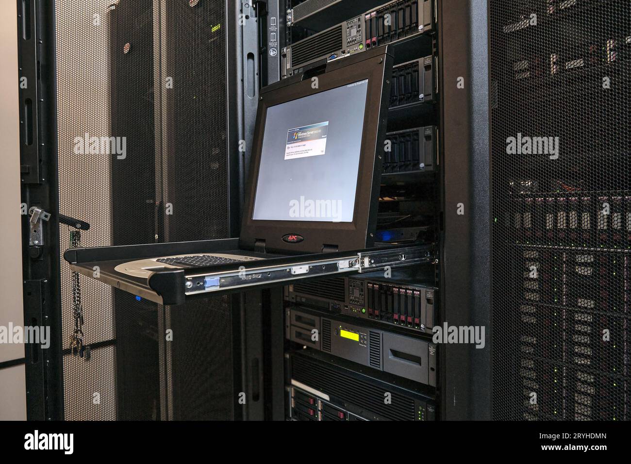 Hp server hi-res stock photography and images - Alamy