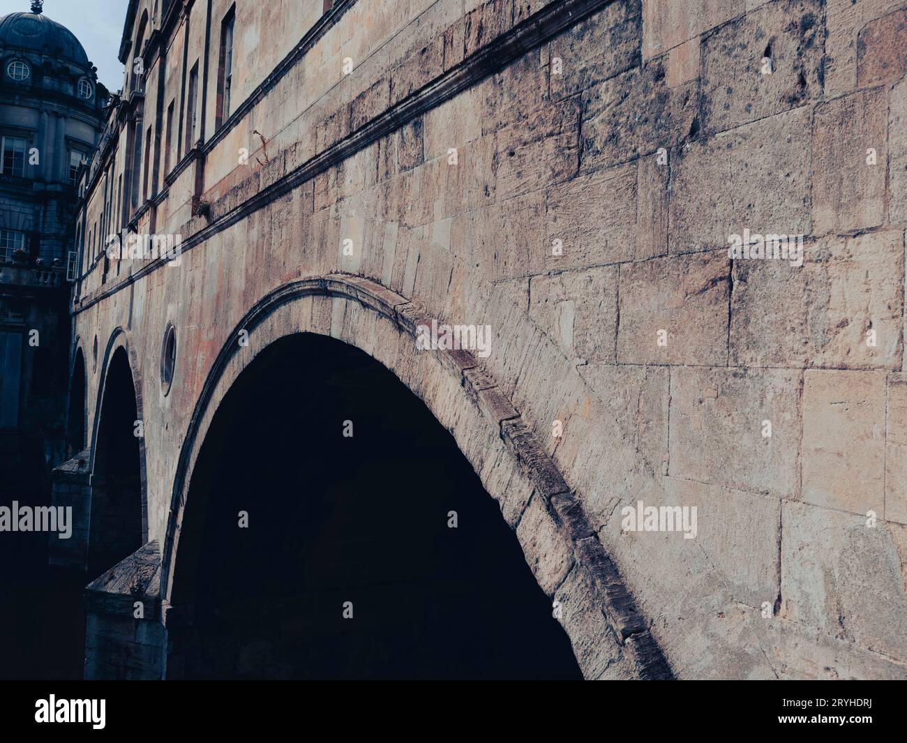 Pulteney Bridge, with shops and restaurants inside, Bath, Somerset ...
