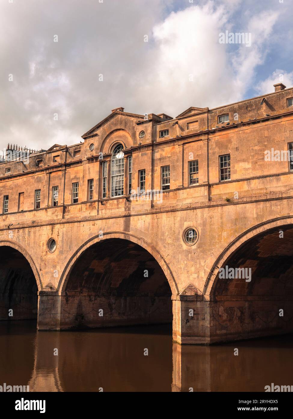 Pulteney Bridge, with shops and restaurants inside, Bath, Somerset ...