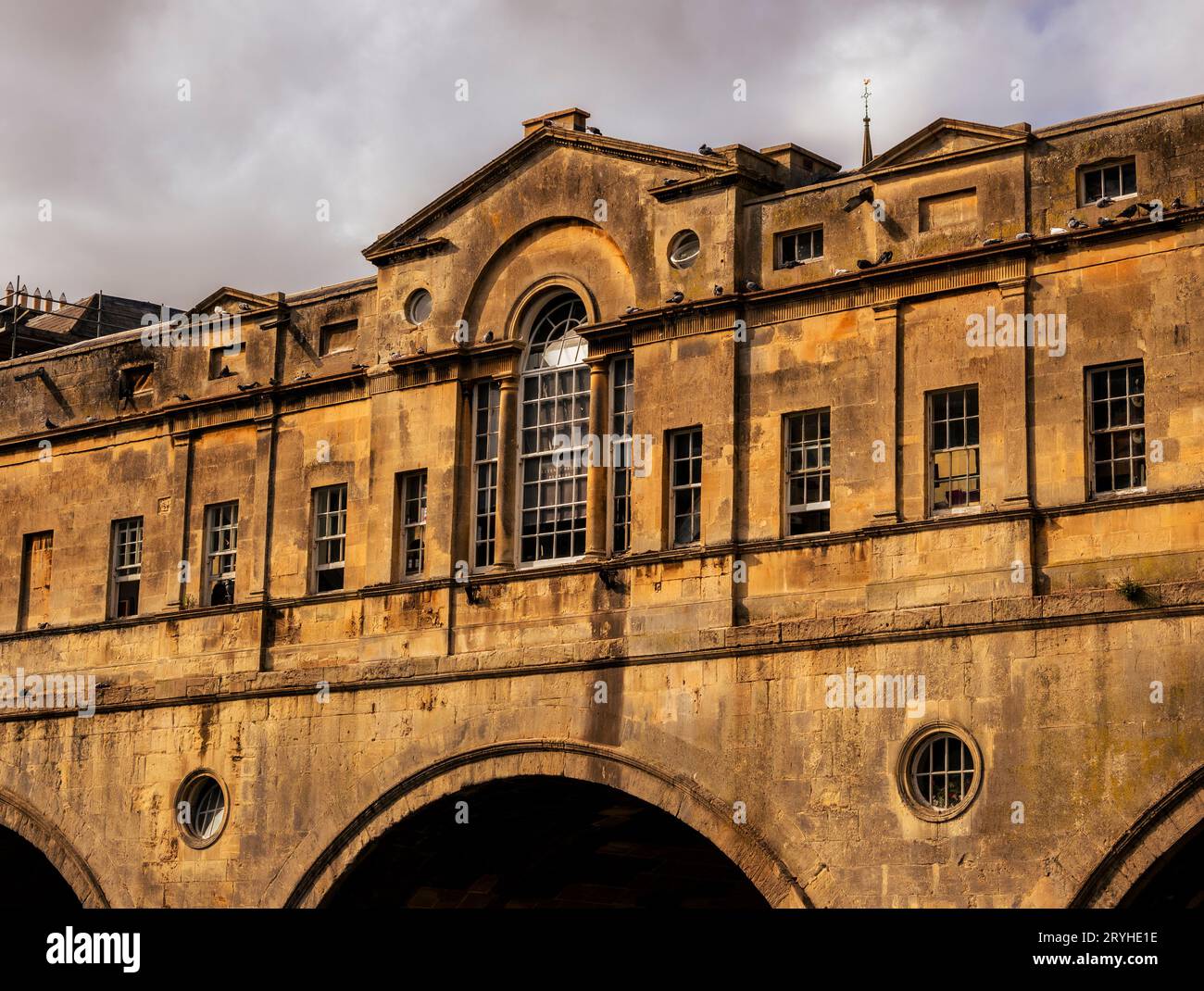 Pulteney Bridge, with shops and restaurants inside, Bath, Somerset ...