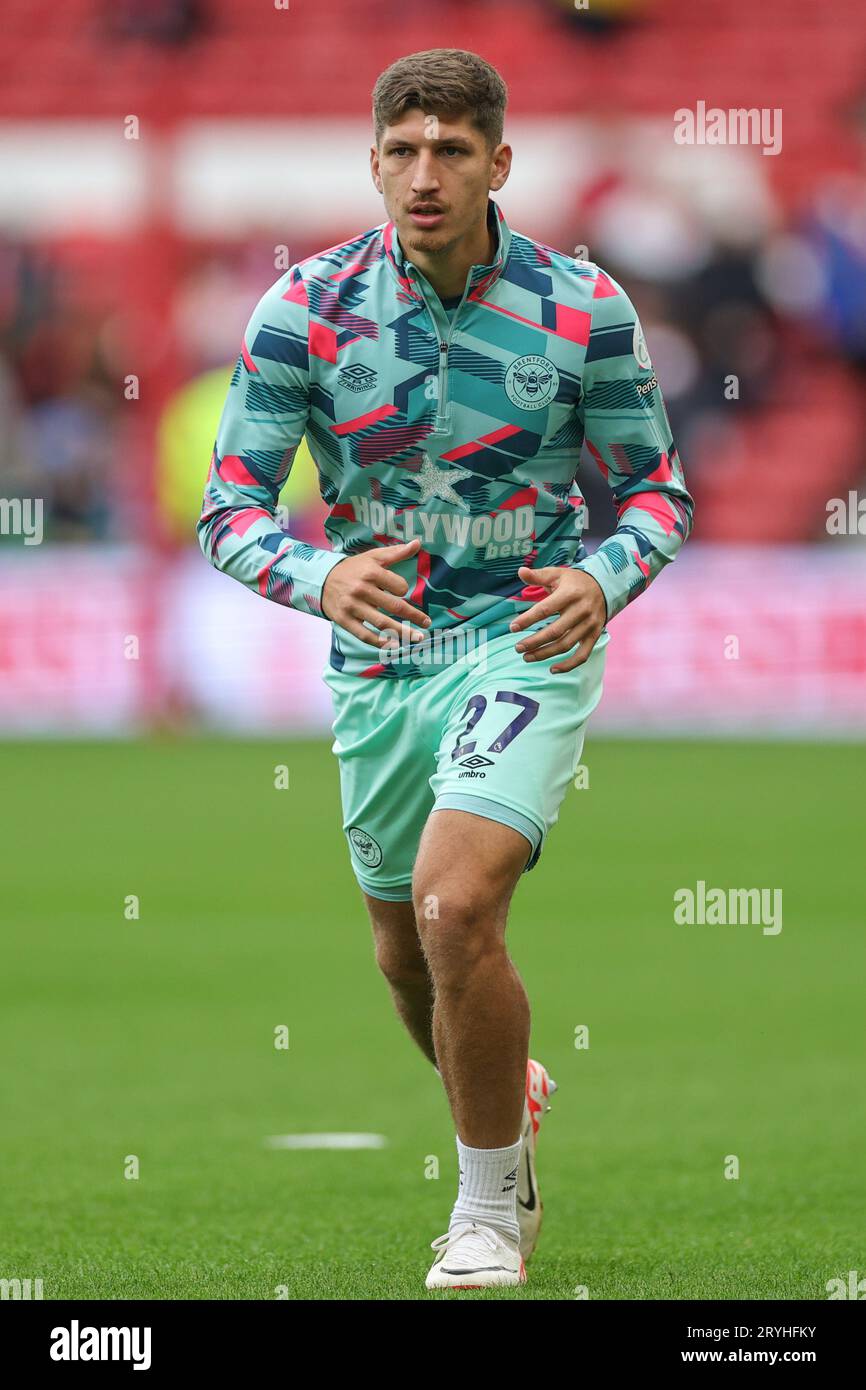 Vitaly Janelt #27 of Brentford during the pre-game warm up ahead of the ...