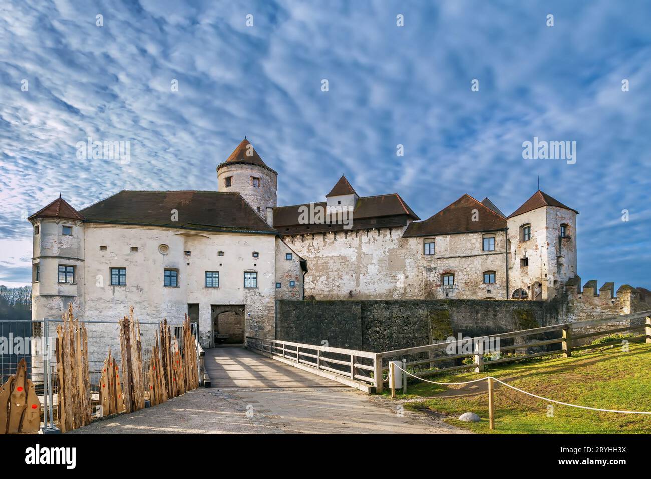 Building into the castle hi-res stock photography and images - Alamy
