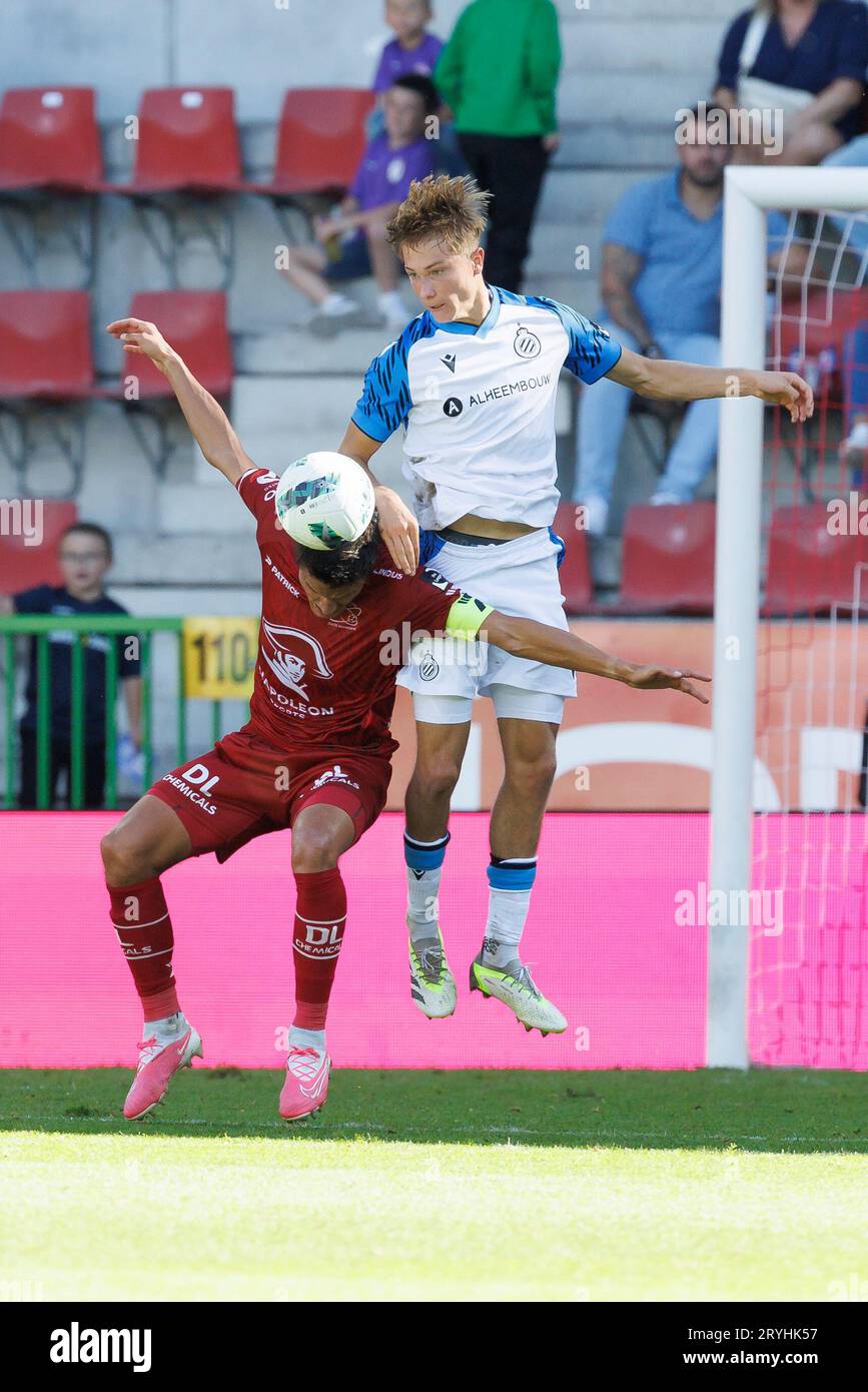 Waregem, Belgium. 01st Oct, 2023. Essevee's Jelle Vossen and Club's ...