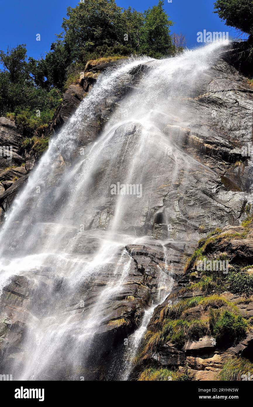 Middle waterfall hi-res stock photography and images - Alamy