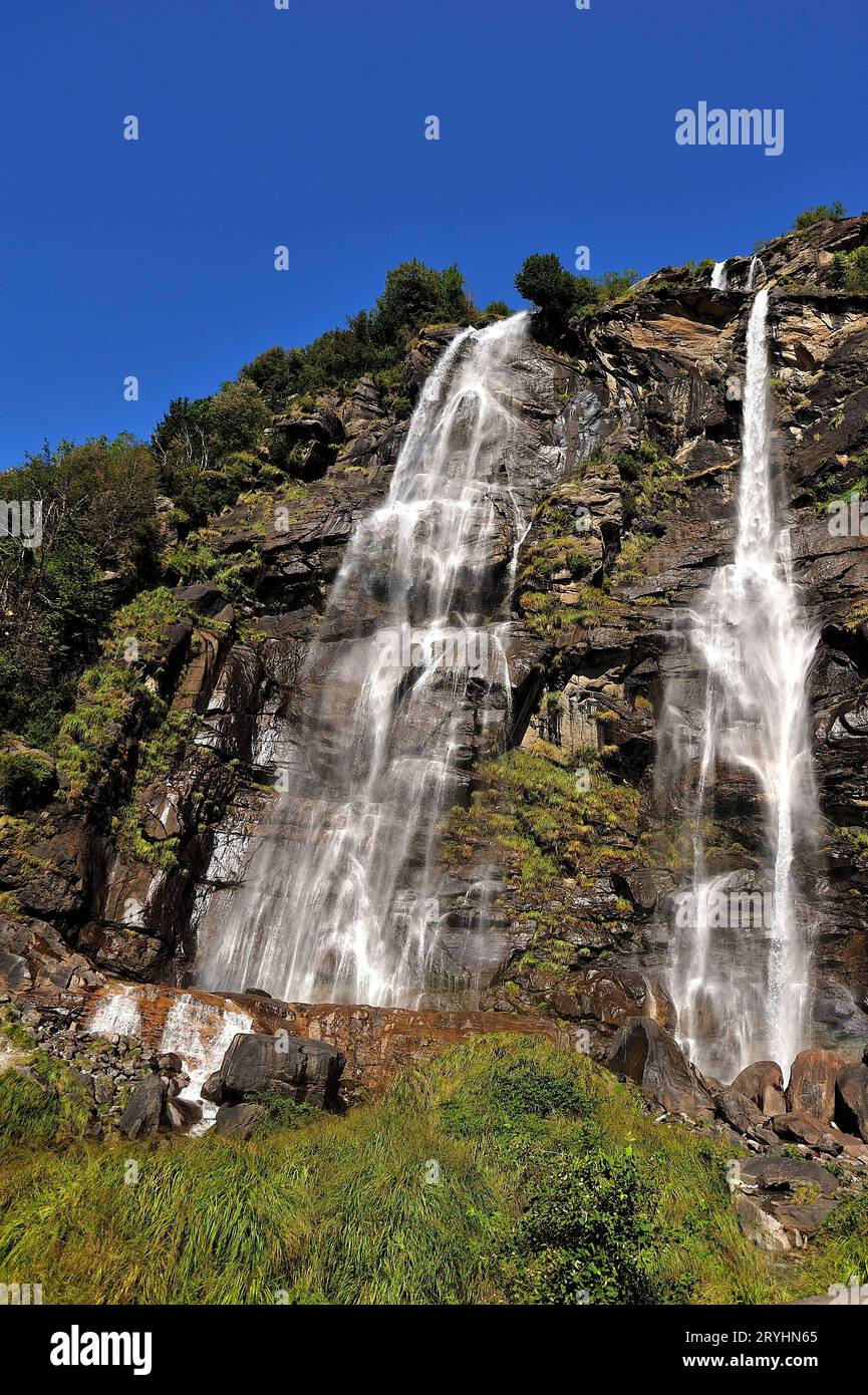 Middle waterfall hi-res stock photography and images - Alamy