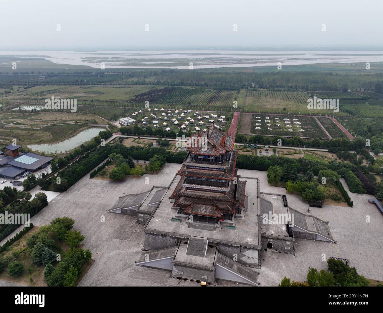 (231001) -- BEIJING, Oct. 1, 2023 (Xinhua) -- This aerial photo taken ...