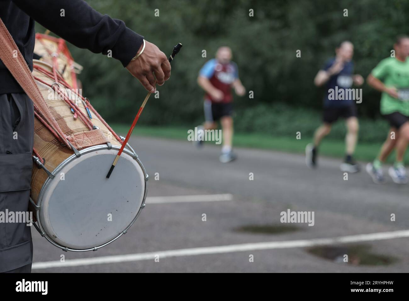 Volunteers playing instruments and drums to encourage the Runners in ...